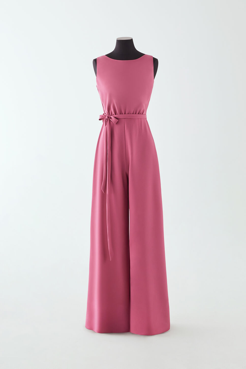 Tuta in crepe con cintura: scollatura sulla schiena | Atelier Emé