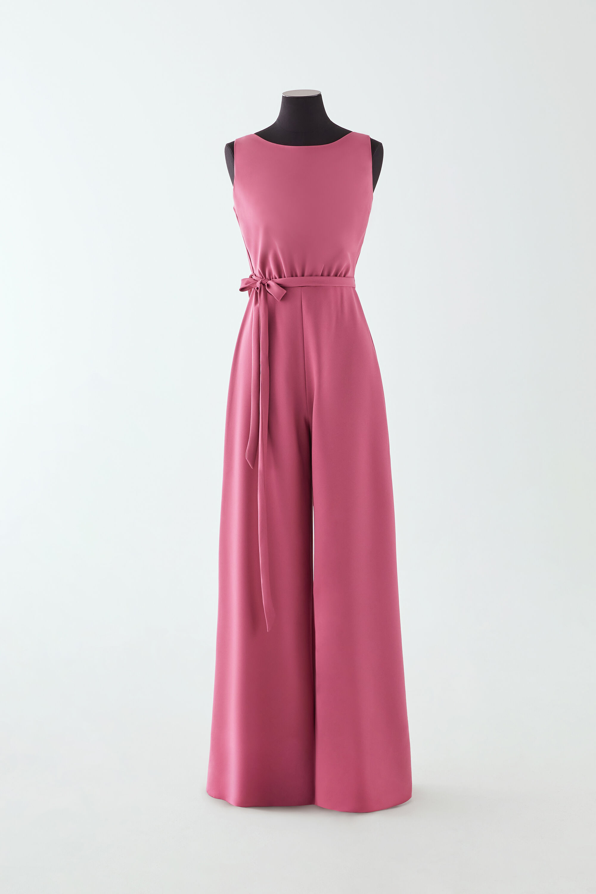 Tuta in crepe con cintura: scollatura sulla schiena | Atelier Emé